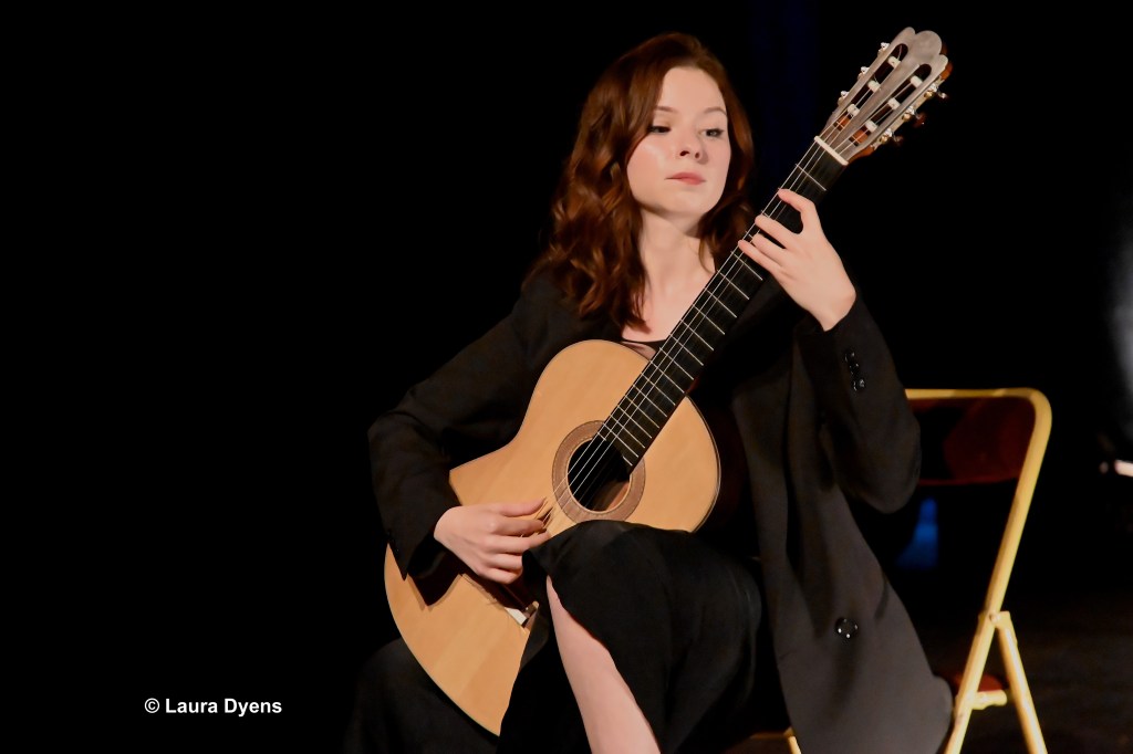 EDITH PAGEAUD, Guitariste – La Locomotive des Arts